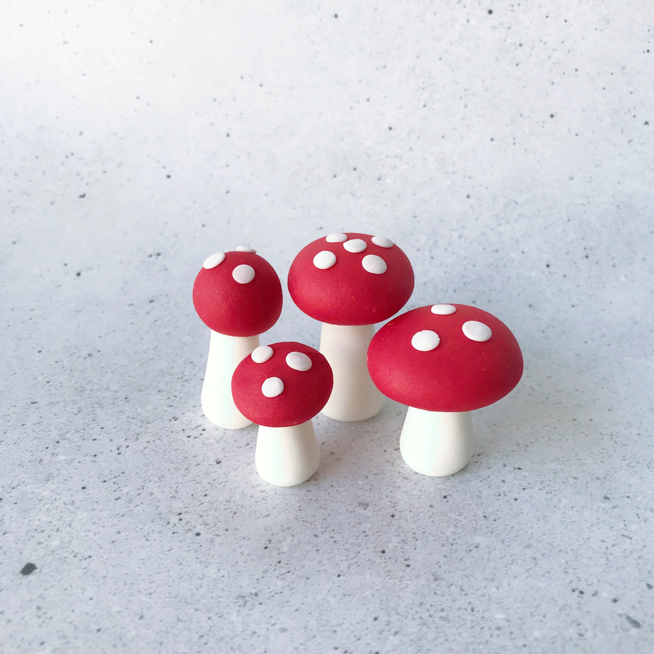 Toadstools mushroom fondant | Hello Cakers